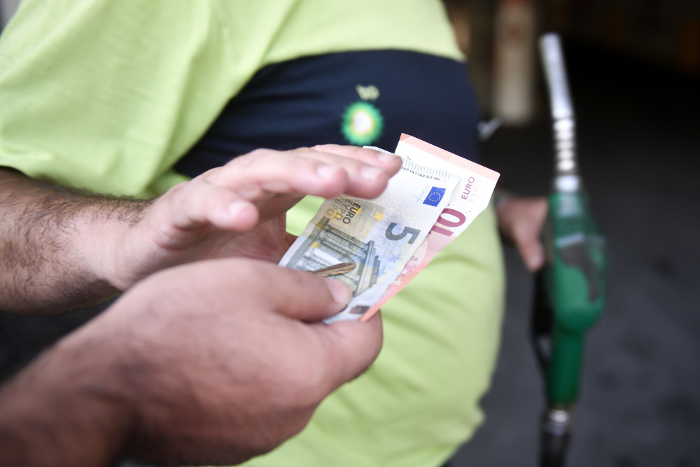 Καύσιμα με κάρτα: Πώς θα κάνετε την αίτηση στο gov σε τρία βήματα ...